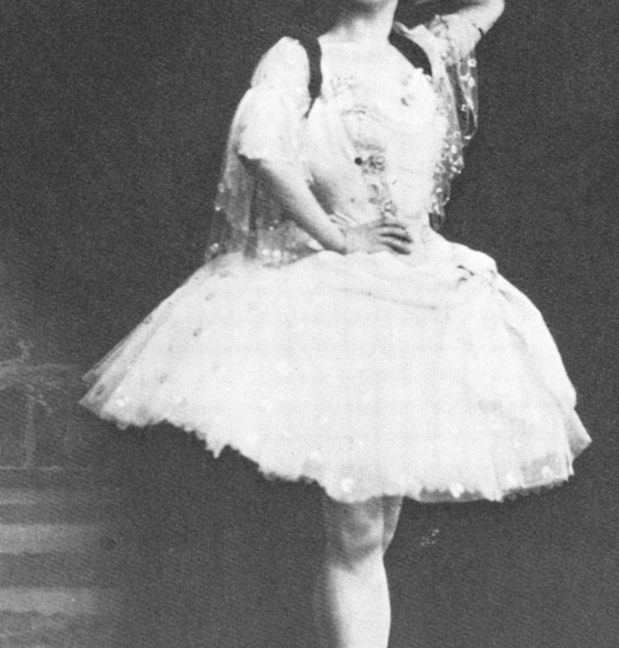 Olga Preobrazhenskaya as Raymonda in the Grand Pas Classique Hongrois ...